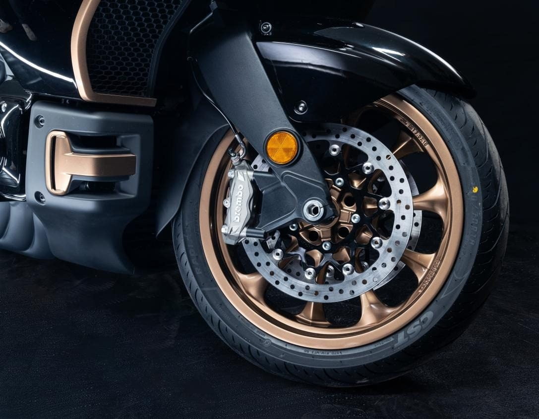 New China's 8-Cylinder, 2-Liter Motorcycle | EJEAS